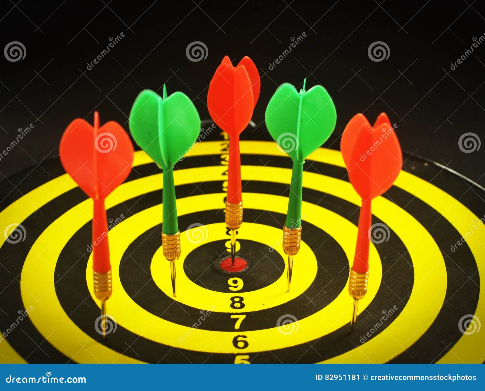 Red And Green Dart Pins On Dart Board Picture. Image: 82951181