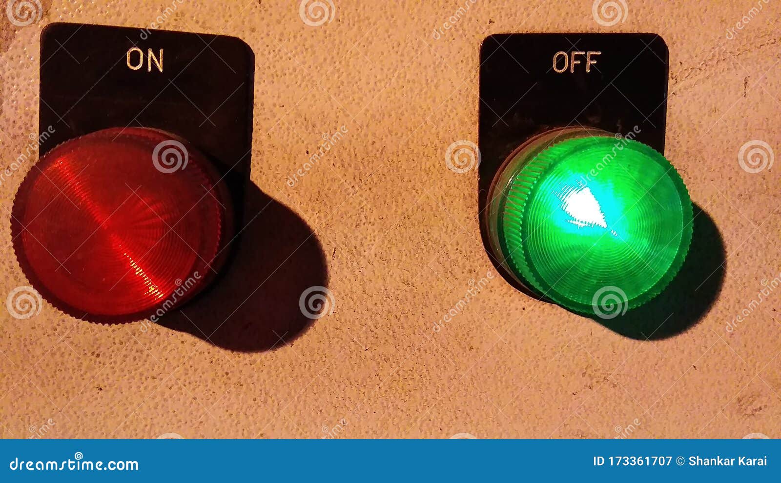Red and green light stock image. Image of massive, sign - 173361707