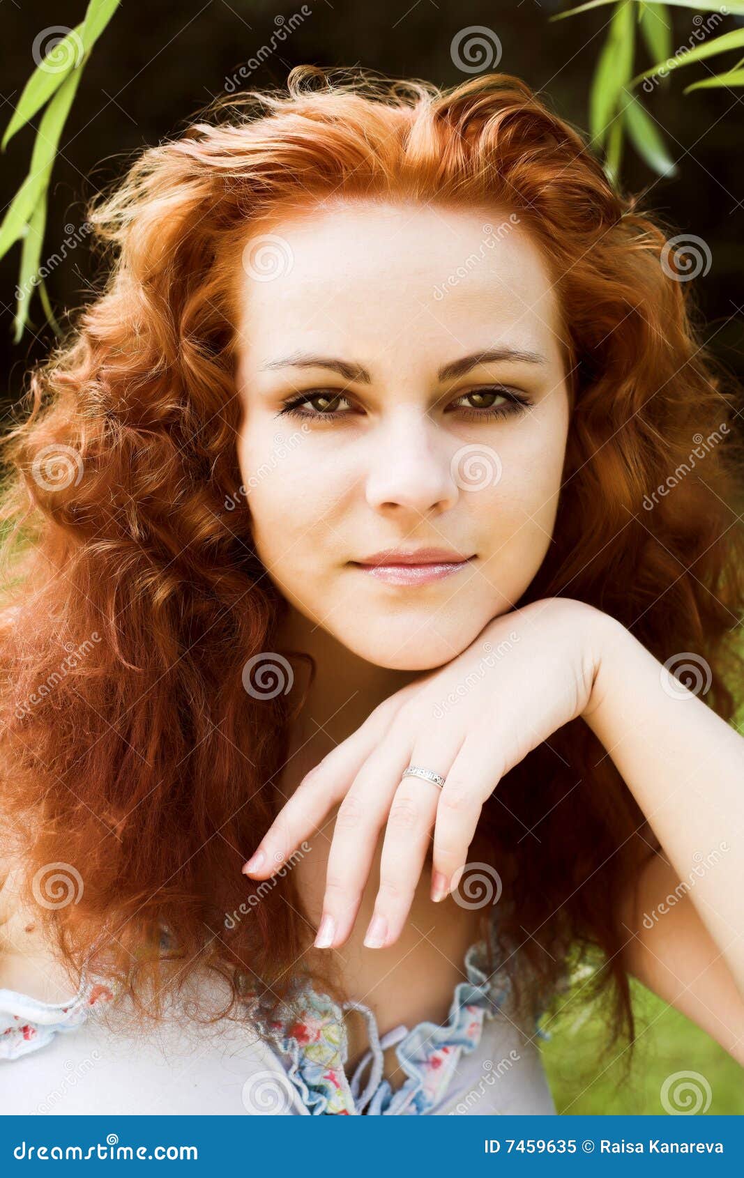 Red-headed nimf stock afbeelding. Image of vrolijk, fascinerend - 7459635