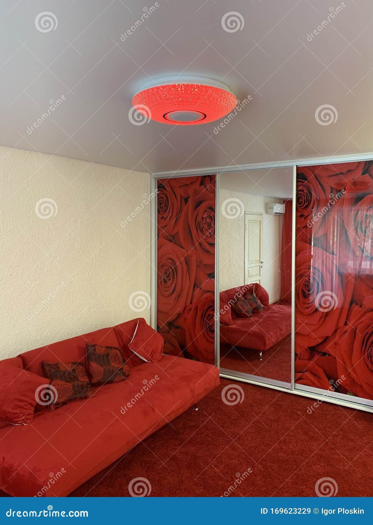 Red hotel room stock image. Image of fold, bird, elements - 169623229