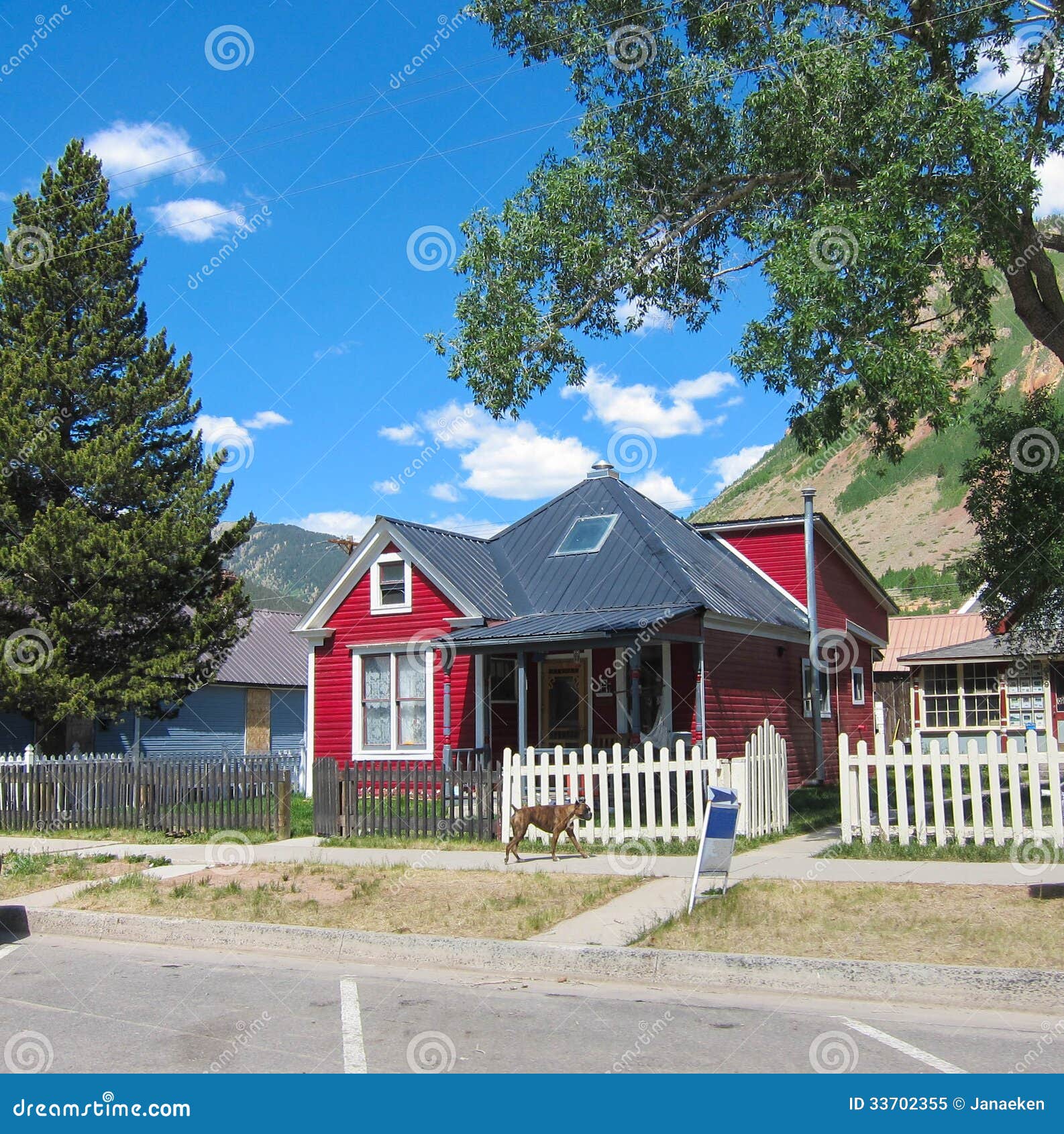 Red house stock image. Image of nature, family, residence - 33702355