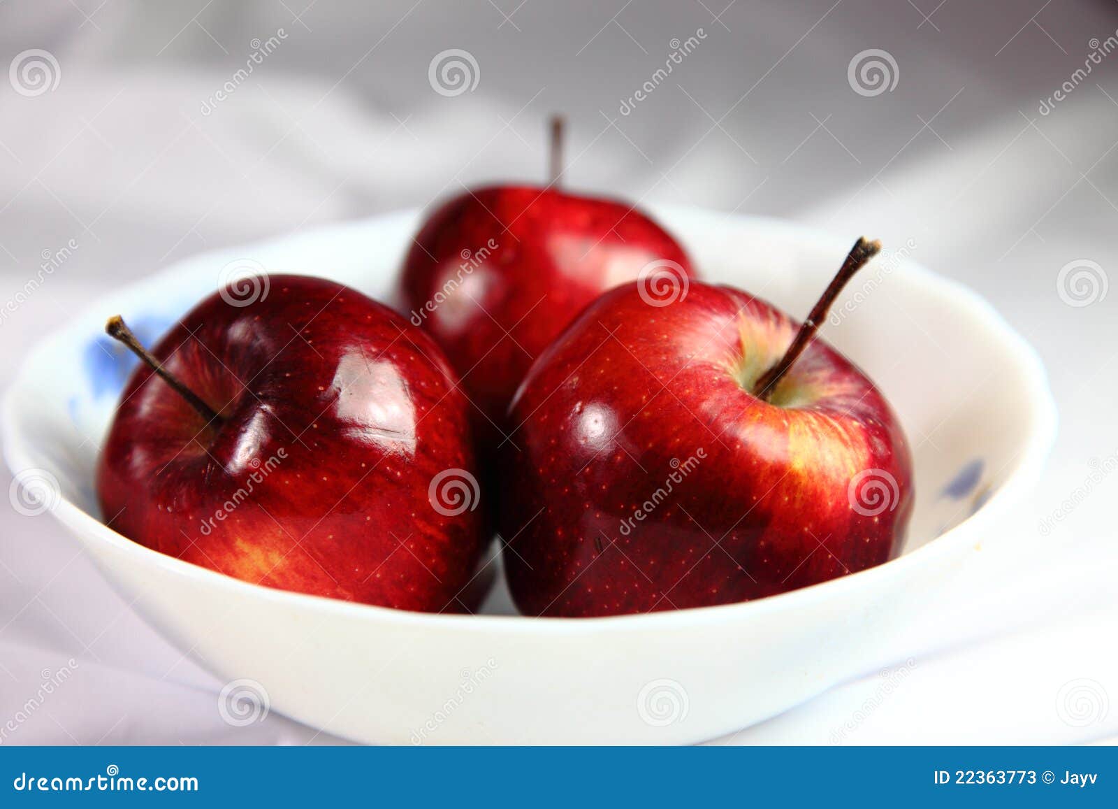 Red kinnaur apples in bowl stock image. Image of three - 22363773