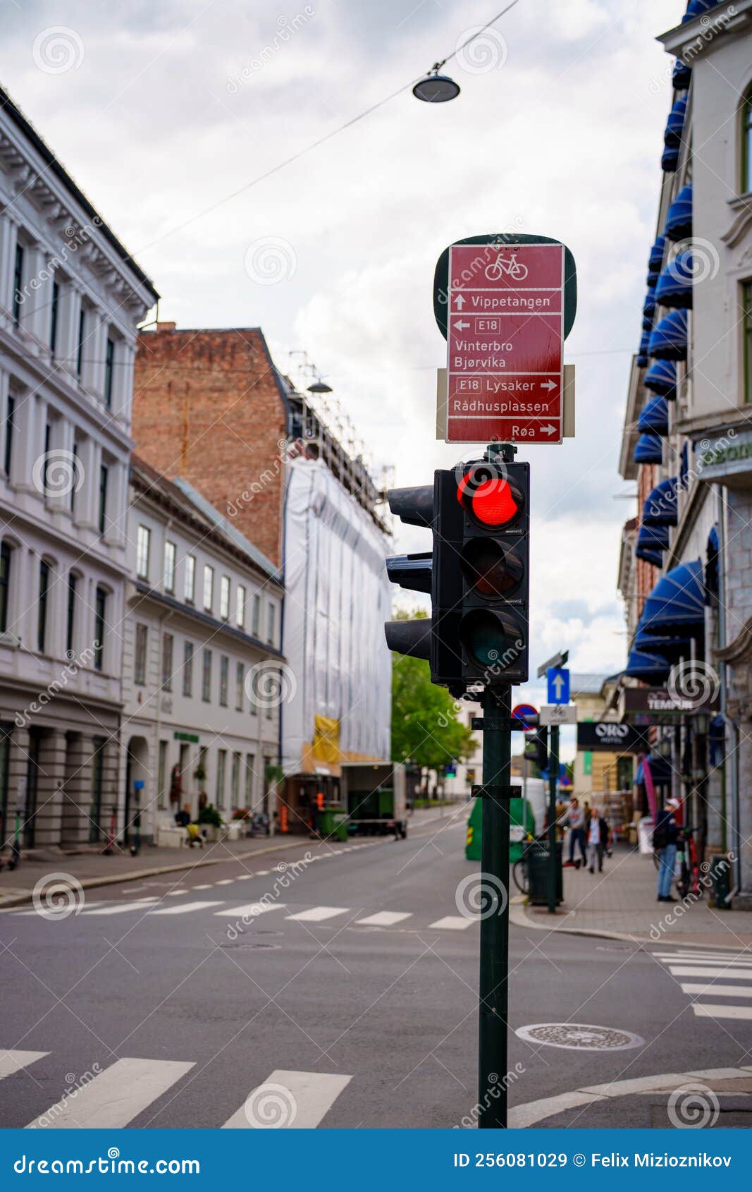 Red Light and Street Sign in Oslo Norway Editorial Stock Image - Image ...