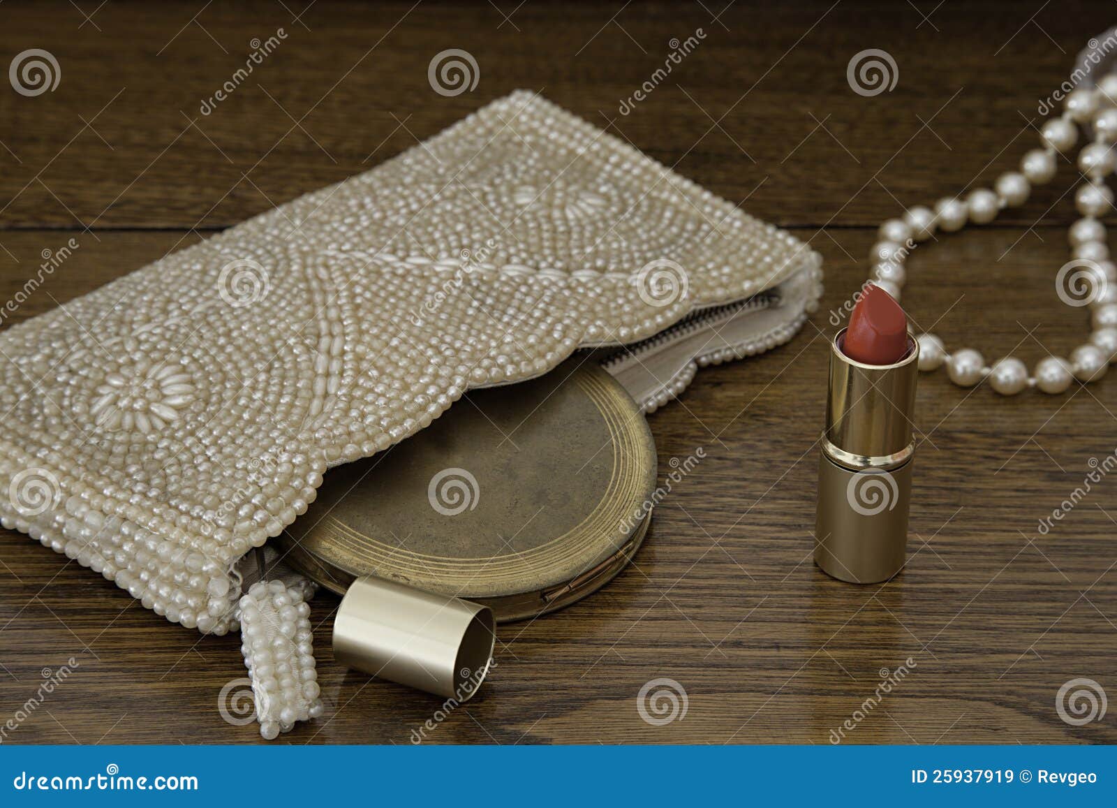 Red Lipstick, 1920 Pearl Purse, Compact and Pearls Stock Image - Image ...