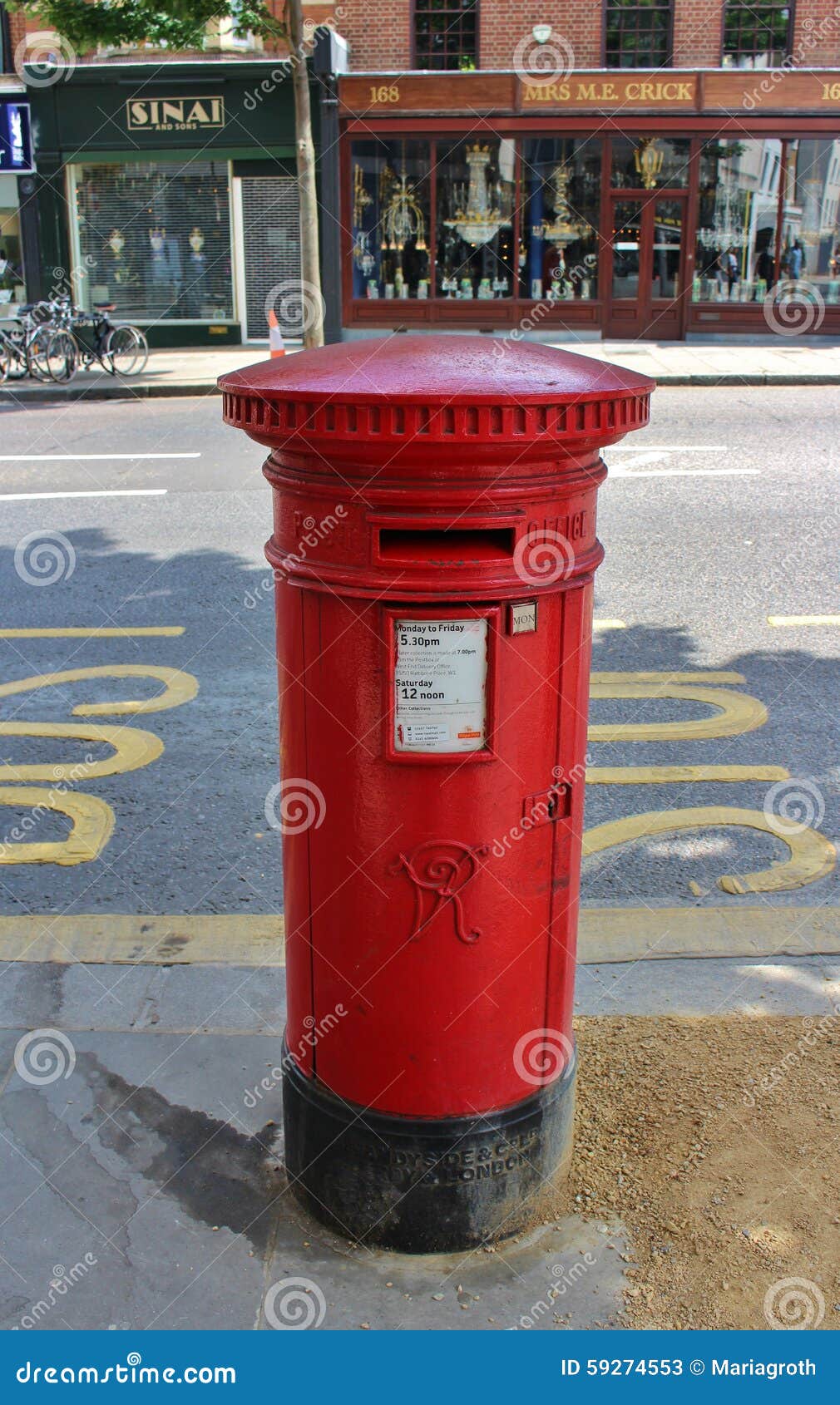 Red mailbox in London editorial stock photo. Image of kingdom - 59274553