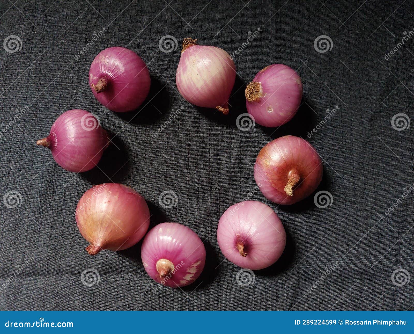 Red Onions Piled Up in a Circle Stock Image - Image of heart, petal ...