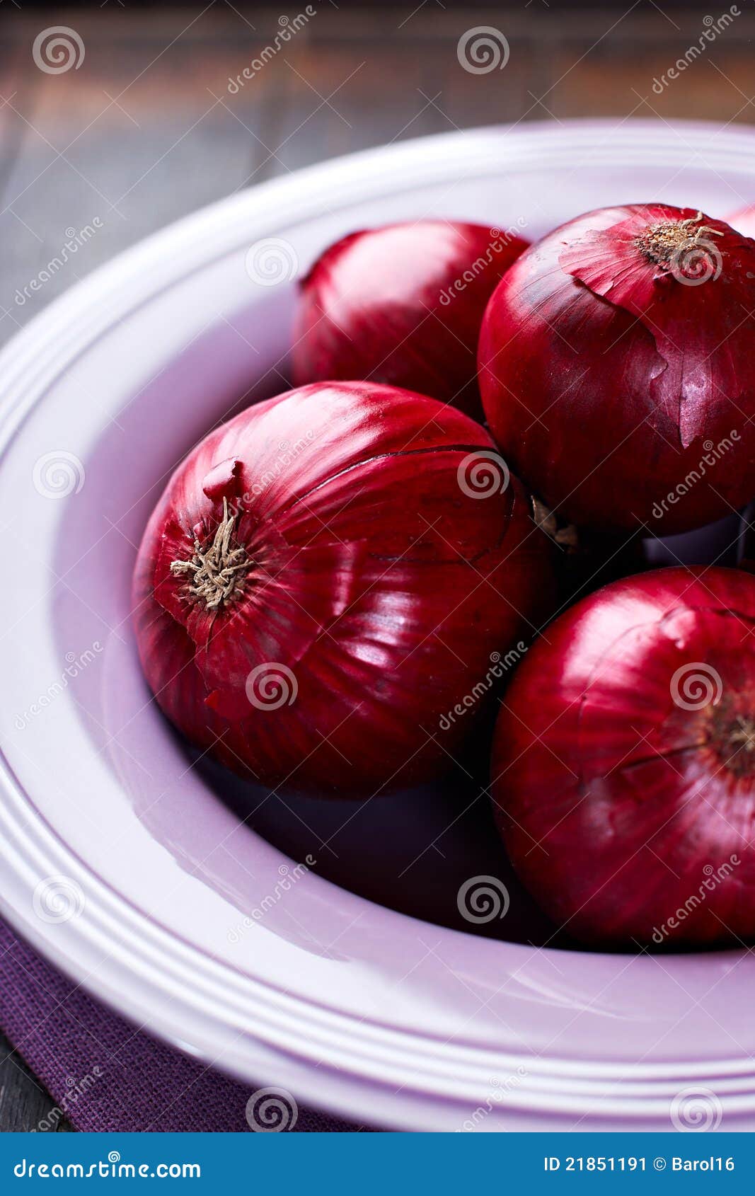 Red Onions in a Purple Bowl Stock Image - Image of fresh, rustic: 21851191