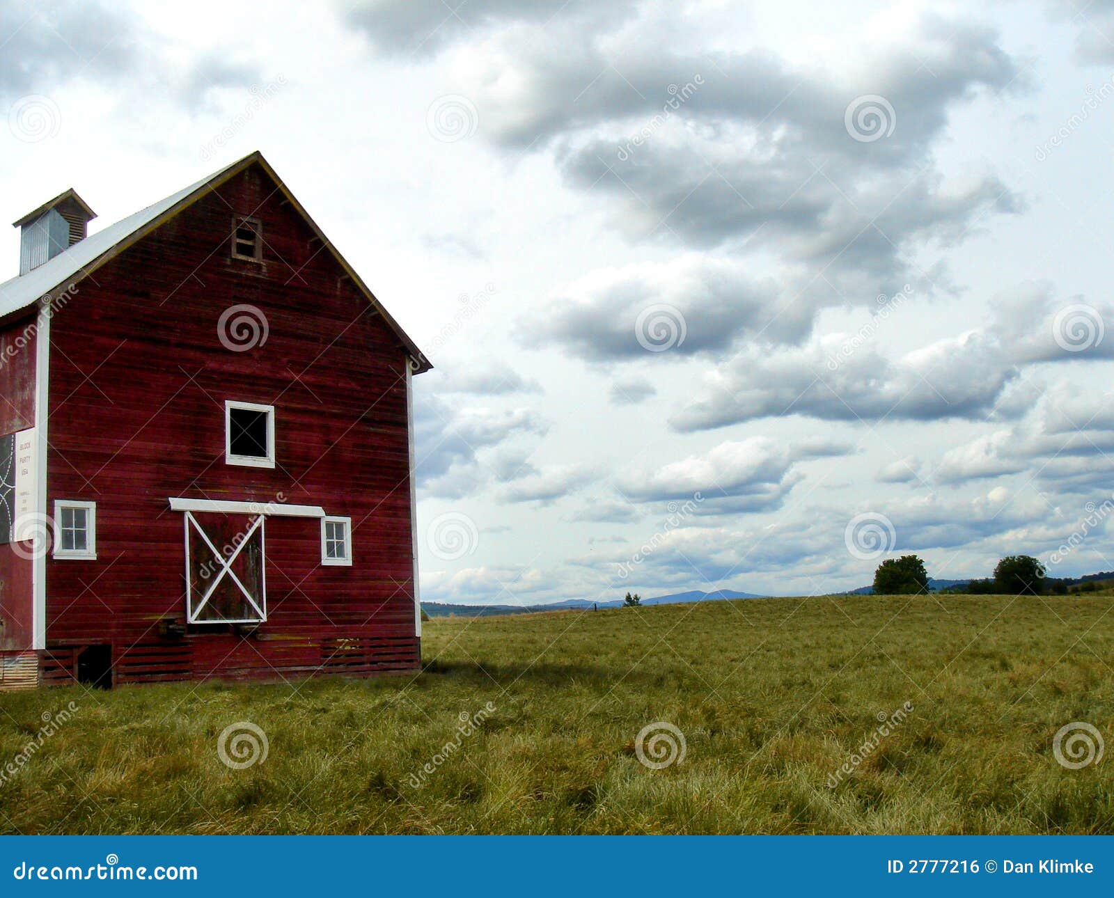 Red Oregon Barn stock photo. Image of tattered, farming - 2777216