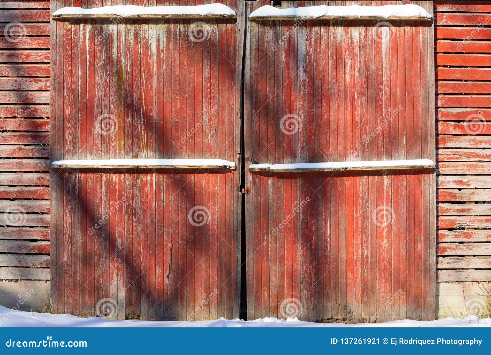 Red painted barn doors. stock image. Image of house - 137261921