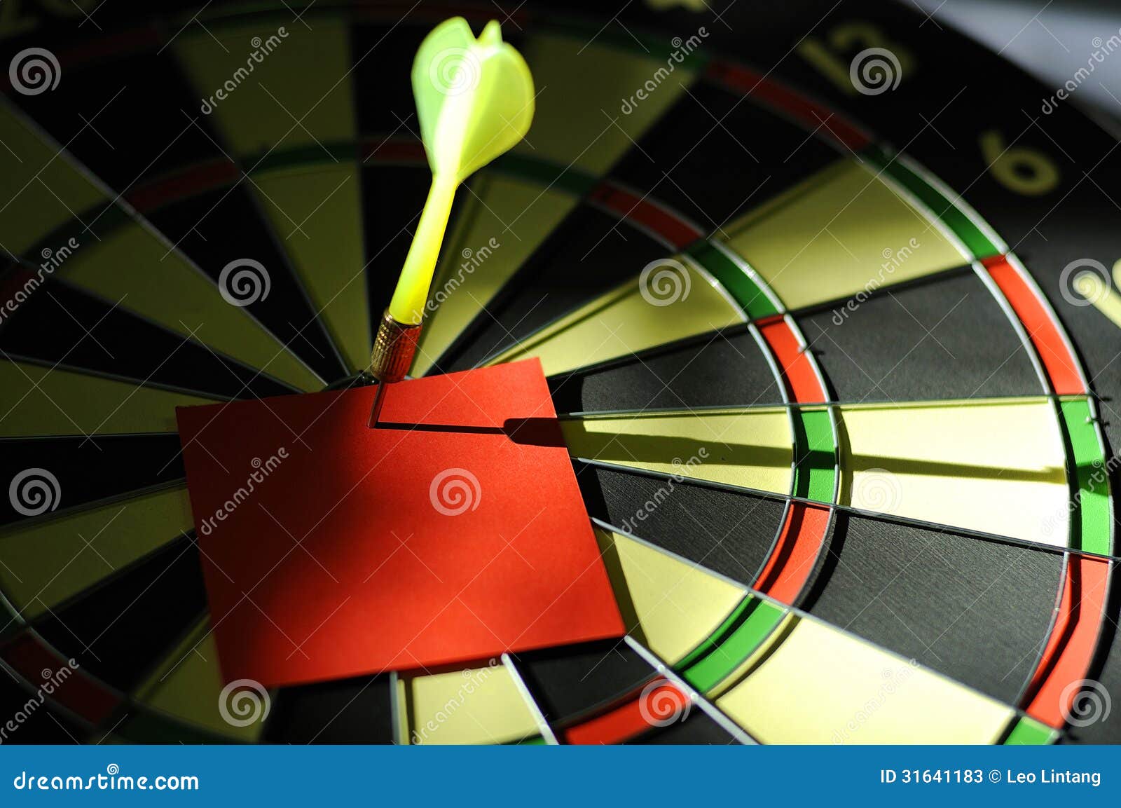 Red Paper Note with Dart Arrow Stock Image - Image of strategy, dart ...