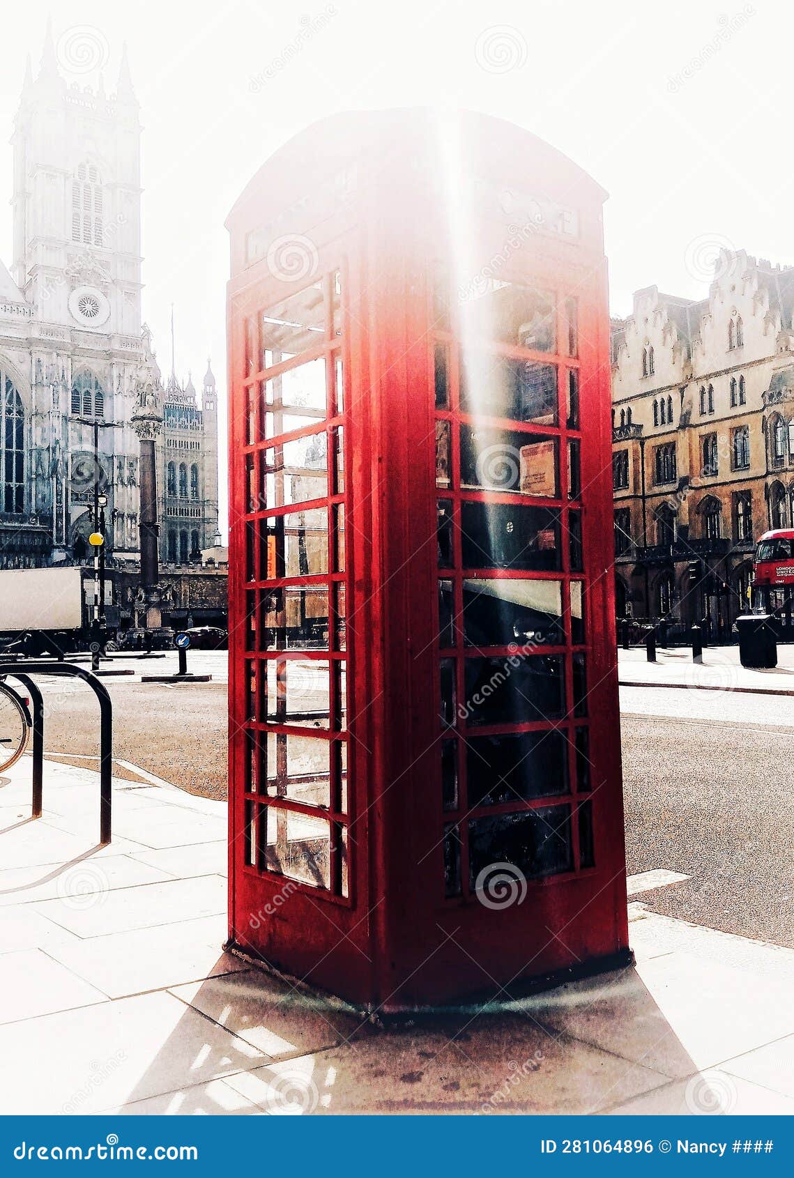 English Red Phone Box in the Centre of London. Stock Photo - Image of ...