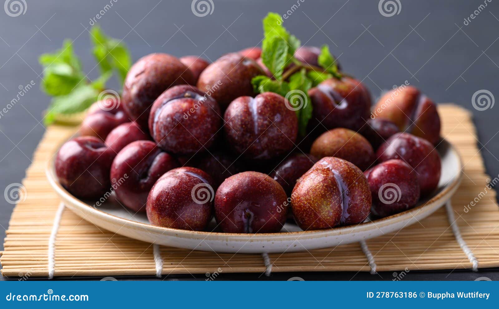 Red Plum Fruit (Japanese Plum or Chinese Plum) Stock Photo - Image of ...
