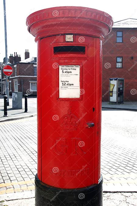 Red Post Box on a London St Editorial Photo - Image of royal, secure ...