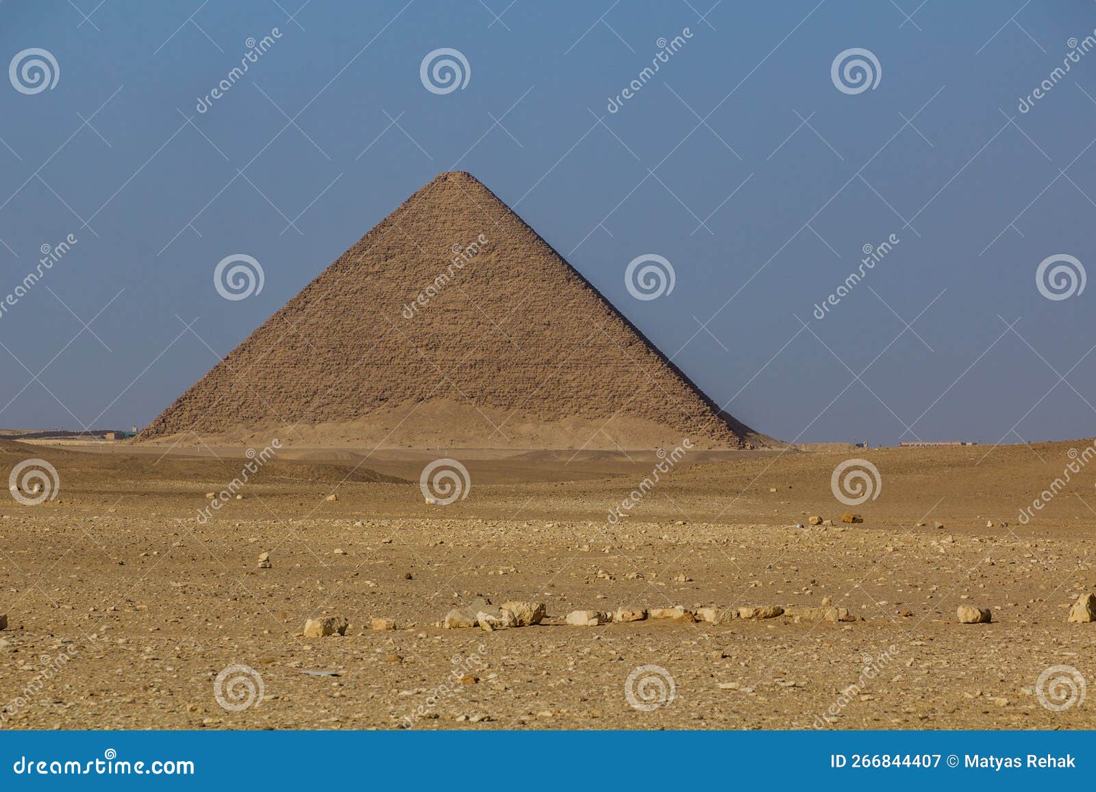Red Pyramid in Dahshur, Egy Stock Image - Image of tourism, wonder ...