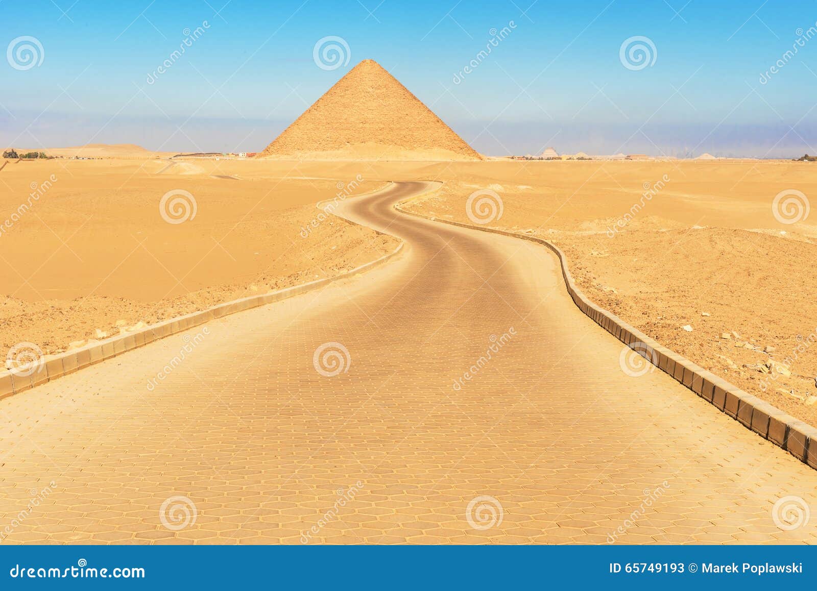 Red Pyramid In Dahshur, Cairo, Egypt Editorial Image | CartoonDealer ...