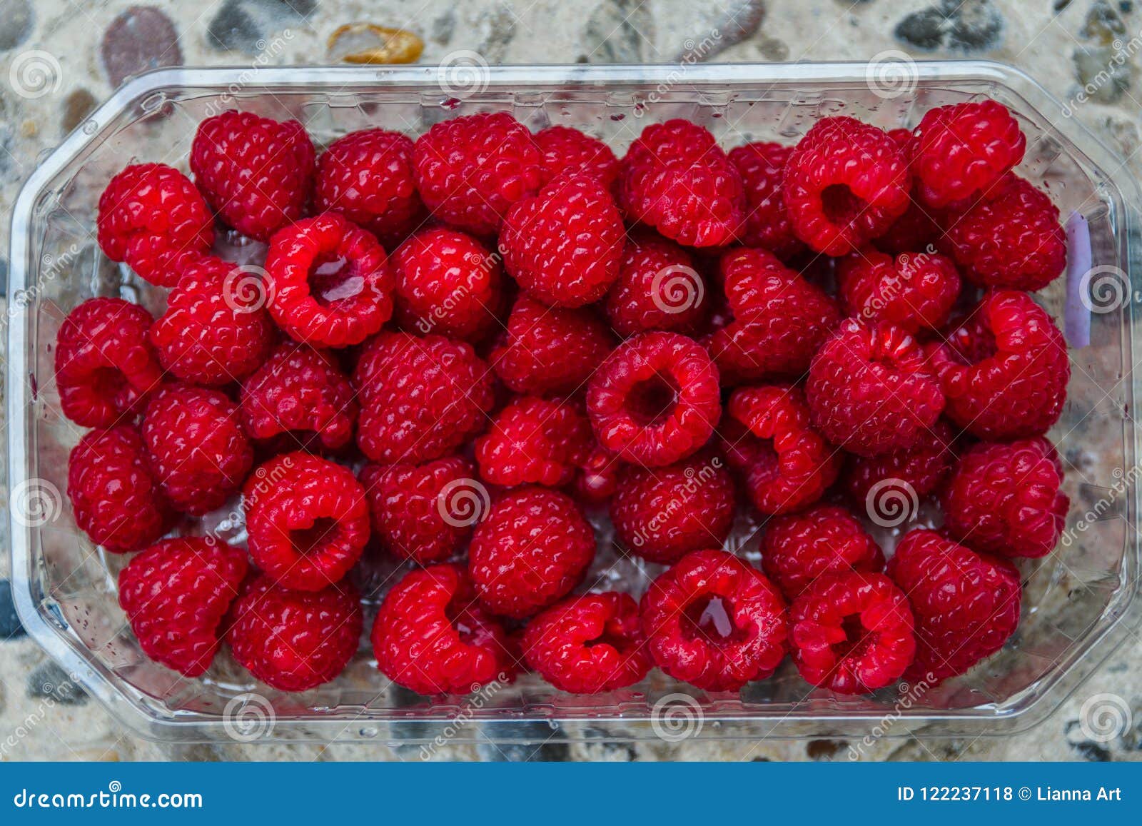 Red Raspberry in Plastic Box Stock Photo - Image of luscious, colorful ...