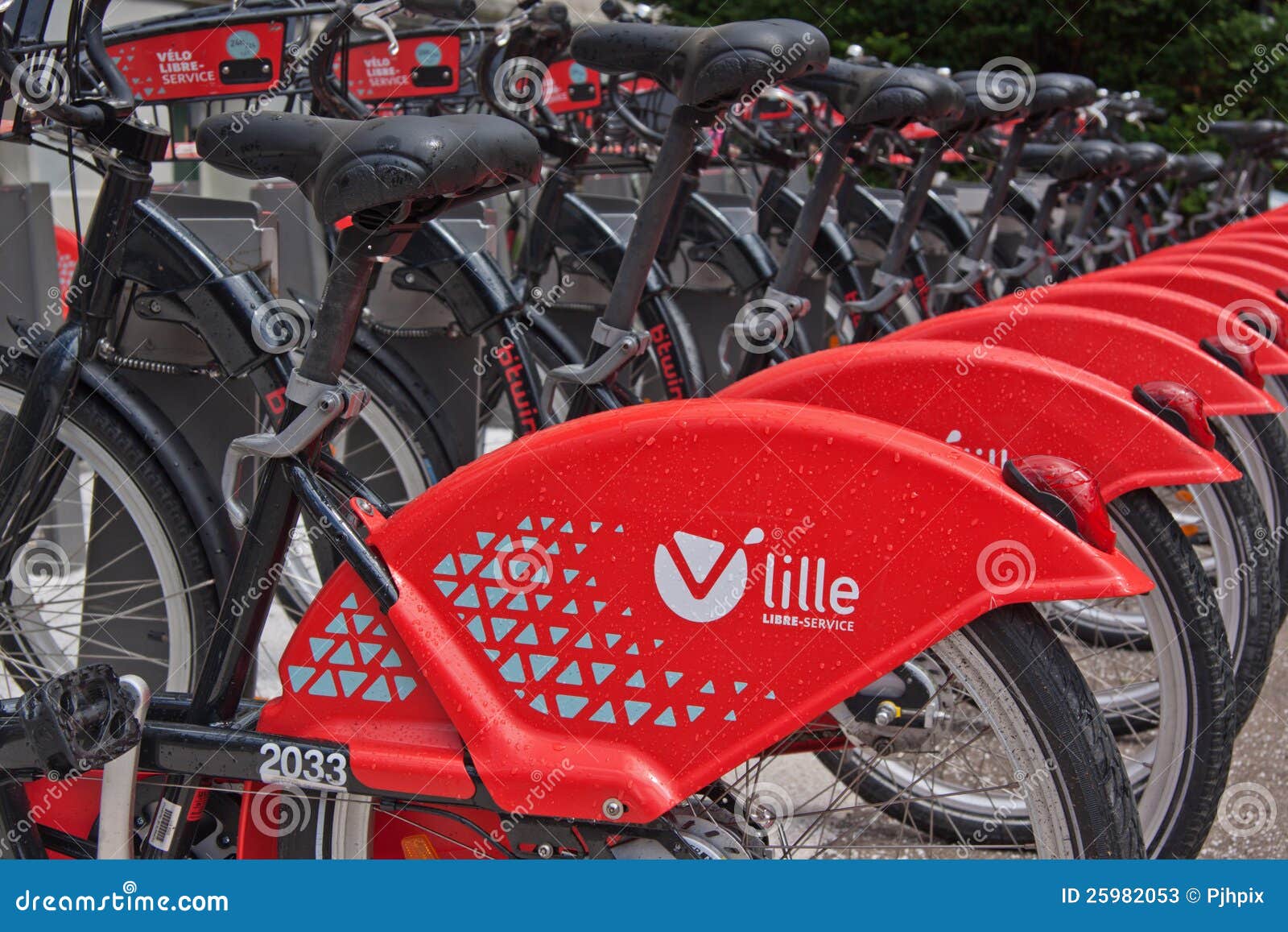 Red Rental Cycle Fleet editorial stock photo. Image of pedal - 25982053