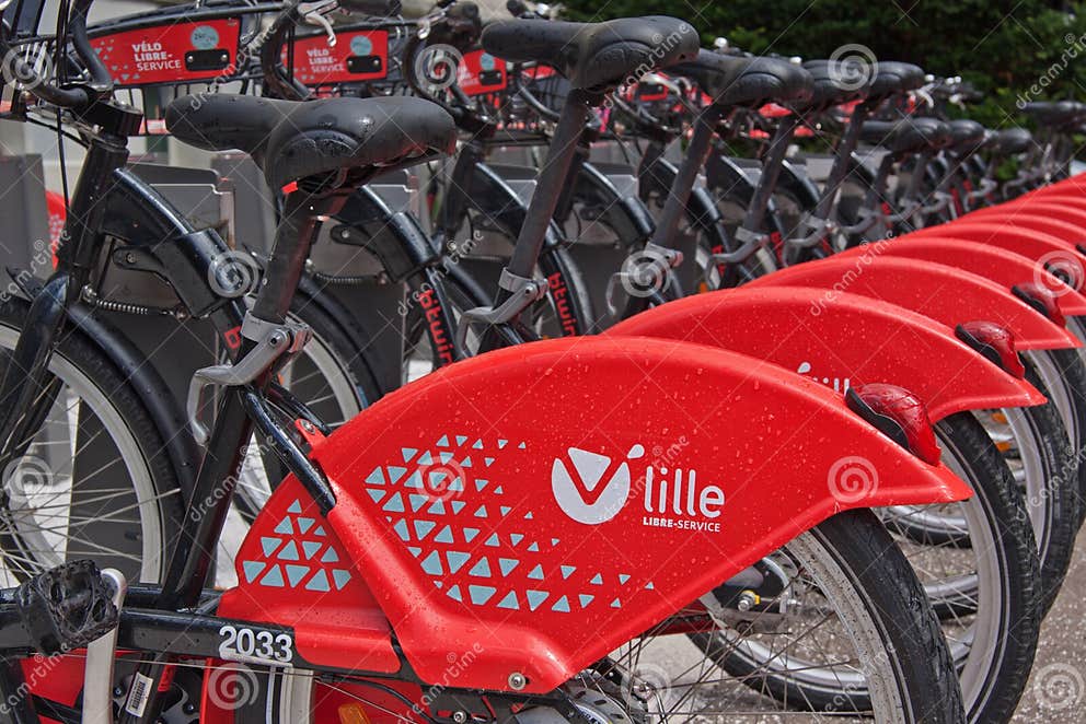 Red Rental Cycle Fleet editorial stock photo. Image of pedal - 25982053