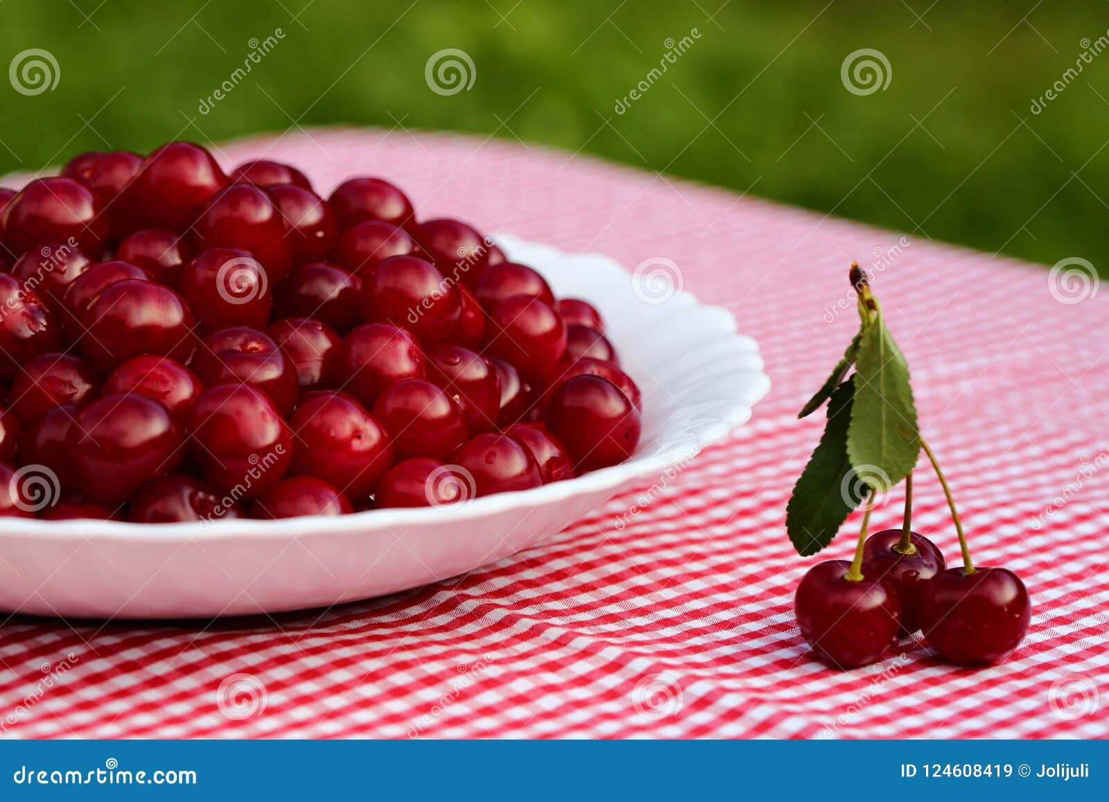 Red ripe cherries stock image. Image of reflection, plate - 124608419