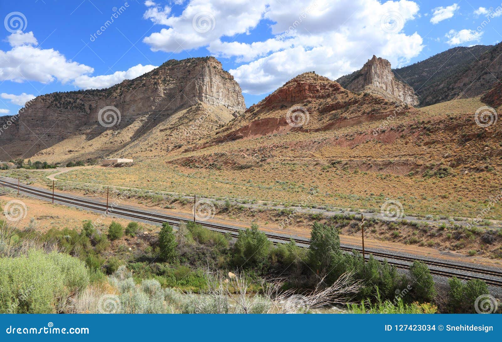 Red rock mountains in Utah stock photo. Image of rural - 127423034