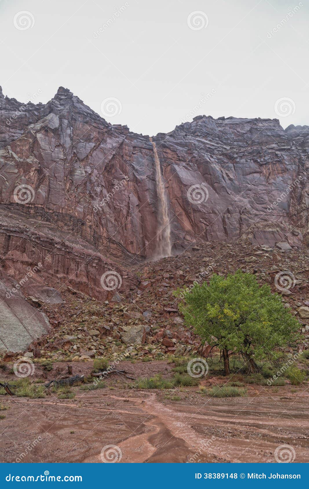 The Red Rock Waterfall stock photo. Image of nature, dirt - 38389148