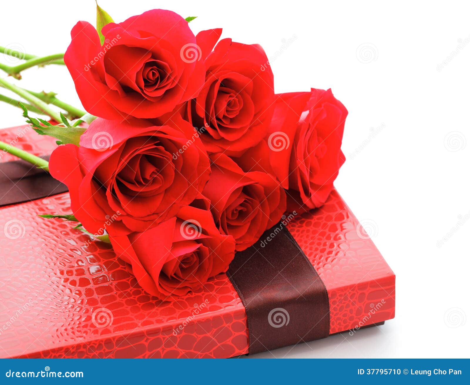 Red Rose Bouquet and Gift Box Stock Photo - Image of blossom, bouquet ...