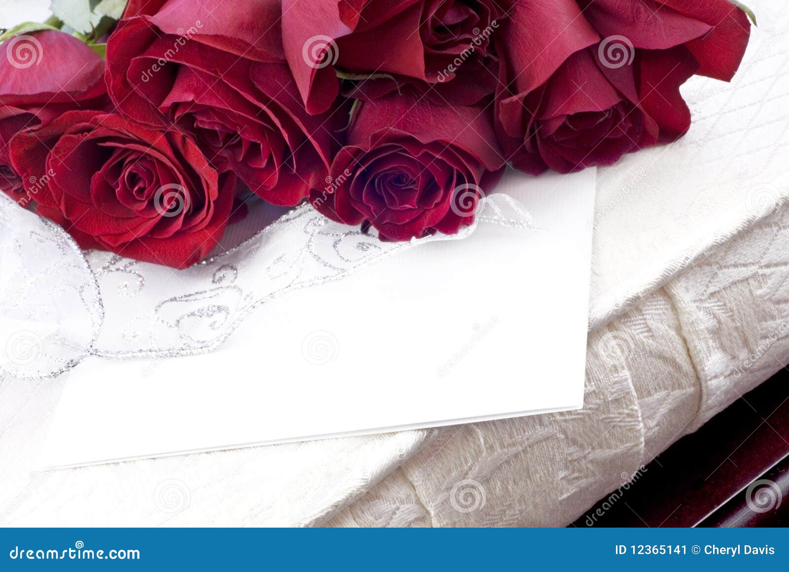 Red Roses Blank Card on Bench Stock Image - Image of space, romance ...