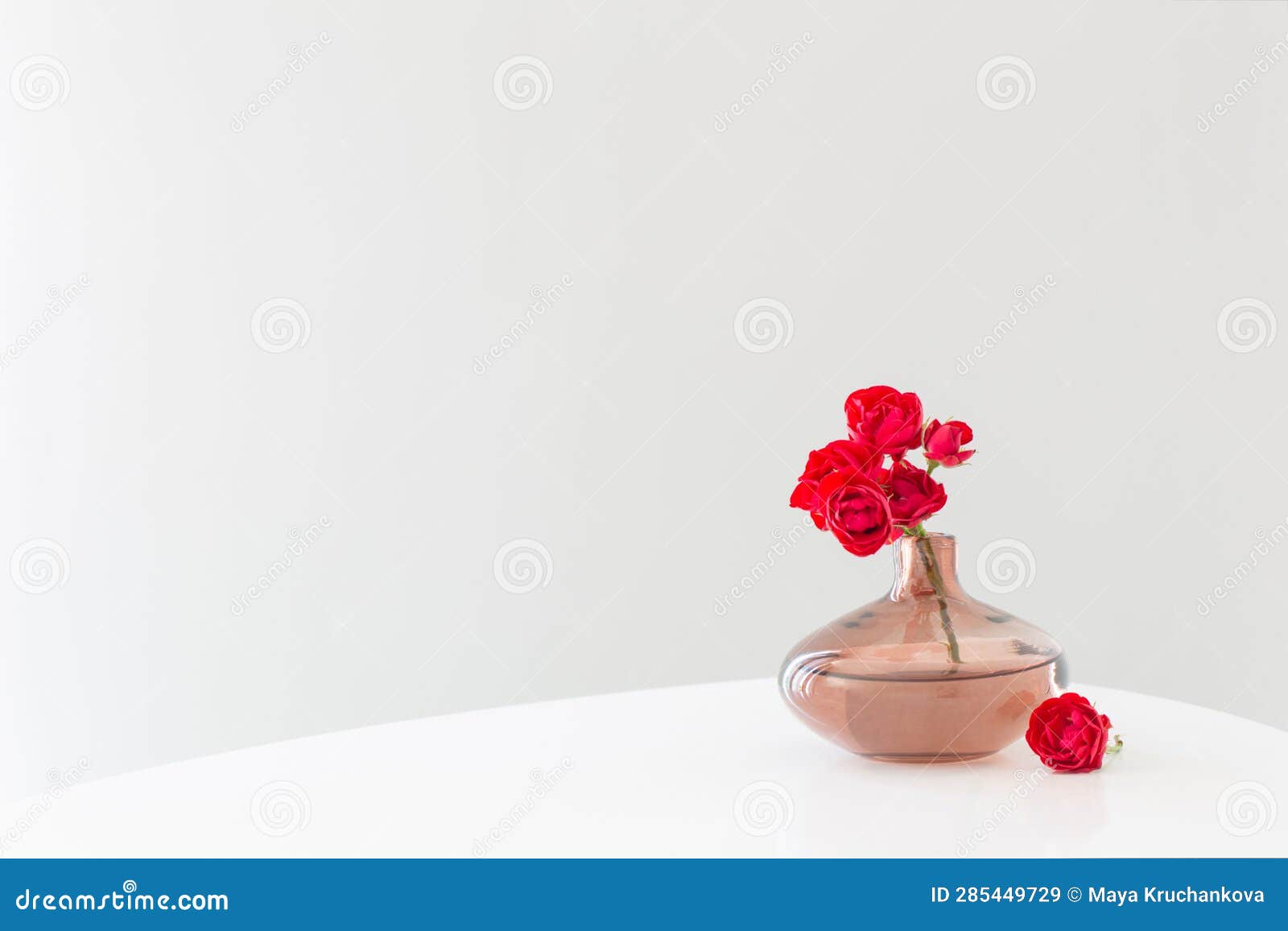 Red Roses in Modern Glass Vase in White Interior Stock Image - Image of ...