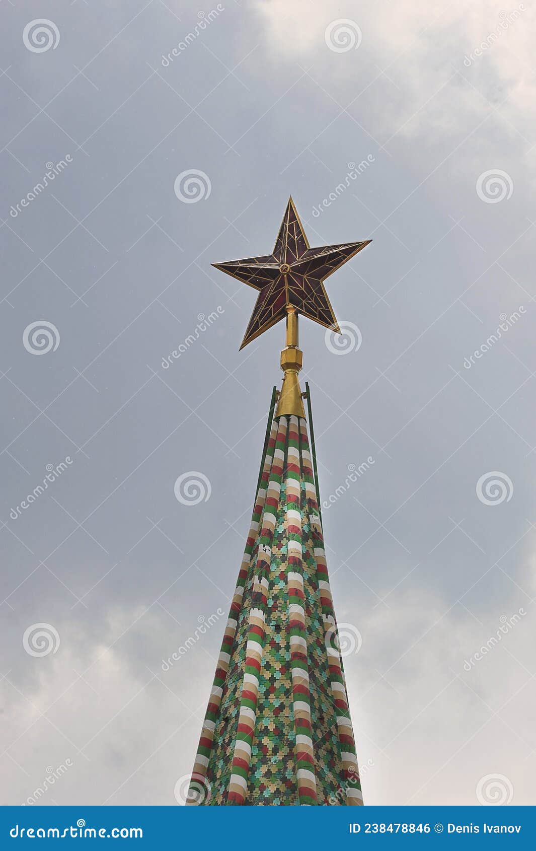 Red Ruby Star on the Spasskaya Tower of the Kremlin on Red Square in ...