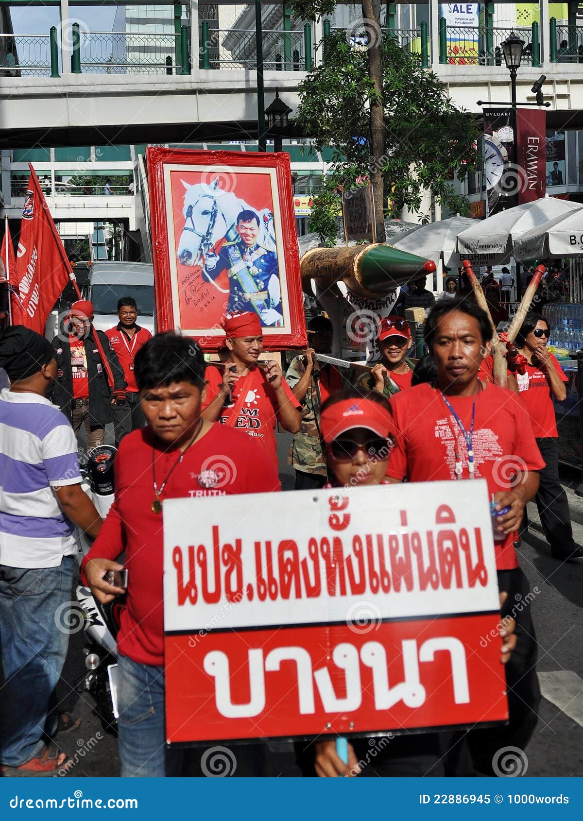 Red-Shirt Protest in Bangkok Editorial Image - Image of march, armed ...