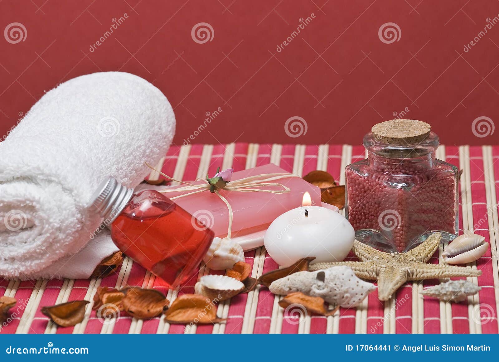 Red spa. stock afbeelding. Image of lichaam, bamboe, fles - 17064441