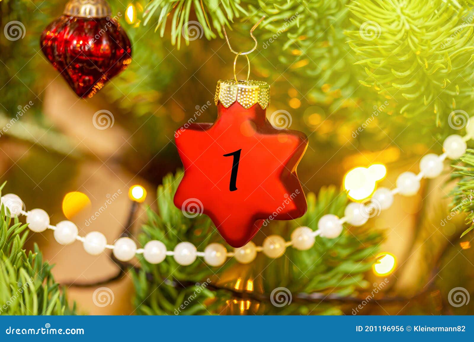 A Red Star on the Christmas Tree Stock Photo - Image of advent, gold ...