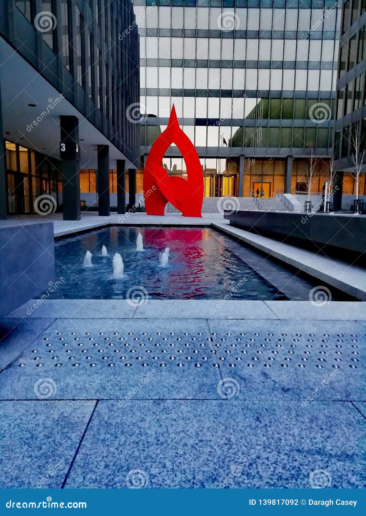 Red statue editorial photography. Image of dublin, statue - 139817092