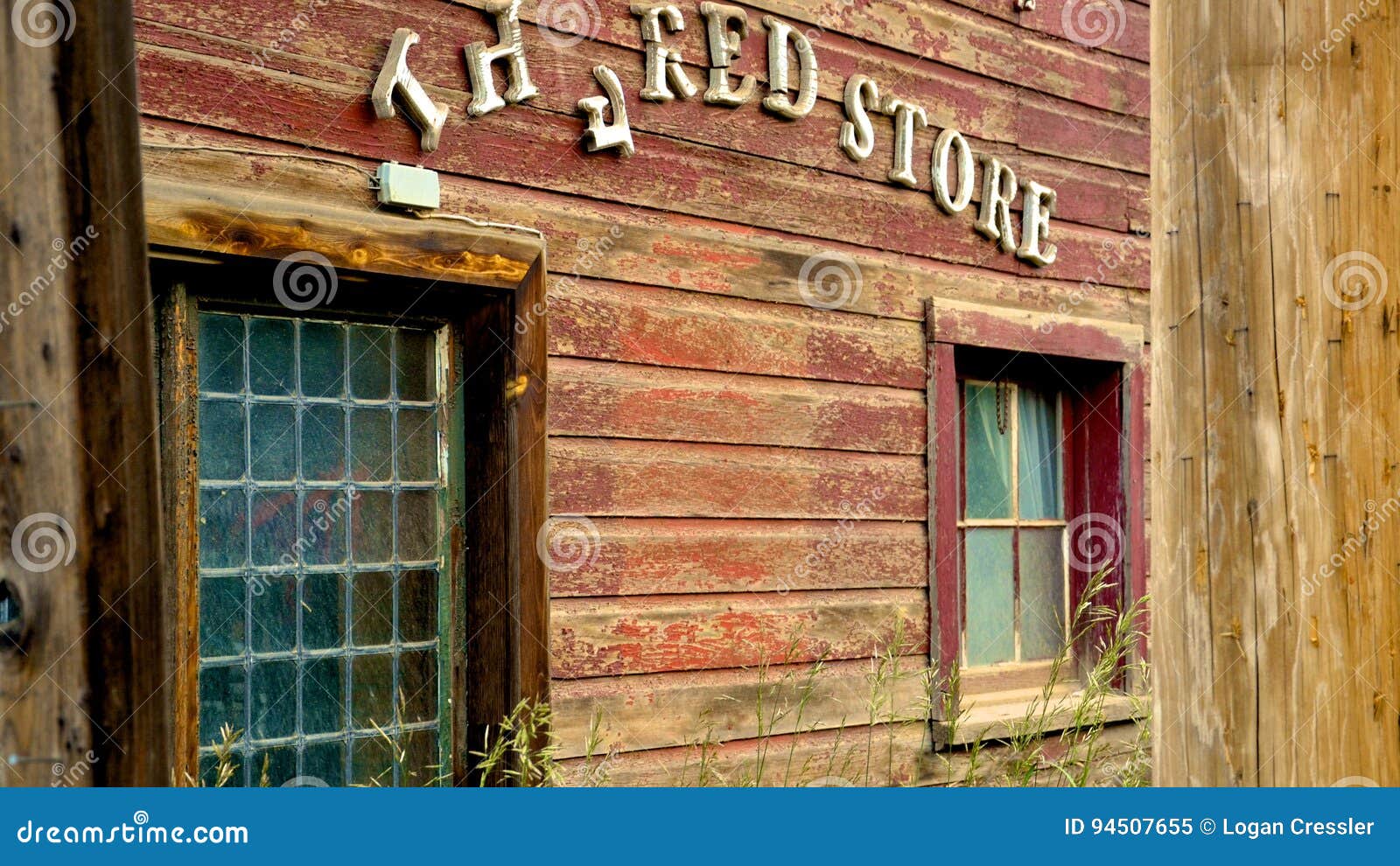 The Red Store editorial image. Image of cabin, dilapidated - 94507655