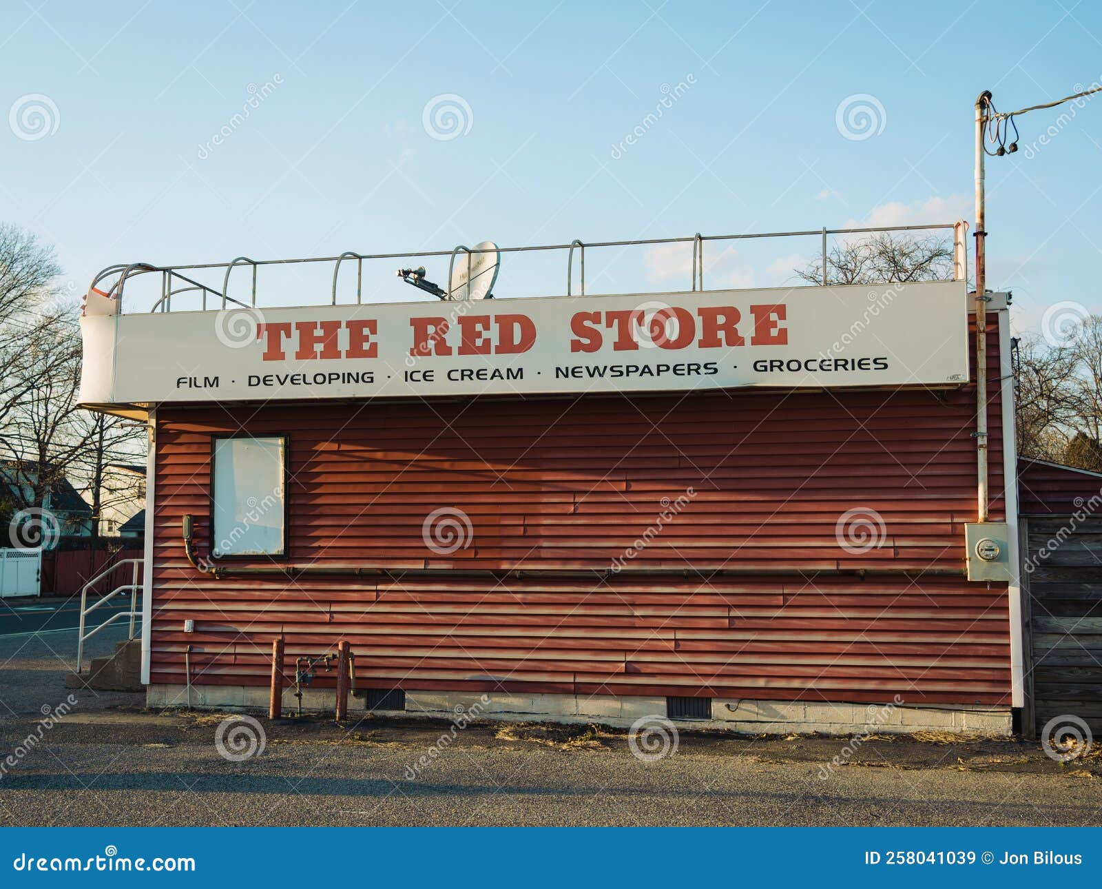 The Red Store, Long Beach, New York Editorial Stock Image - Image of ...
