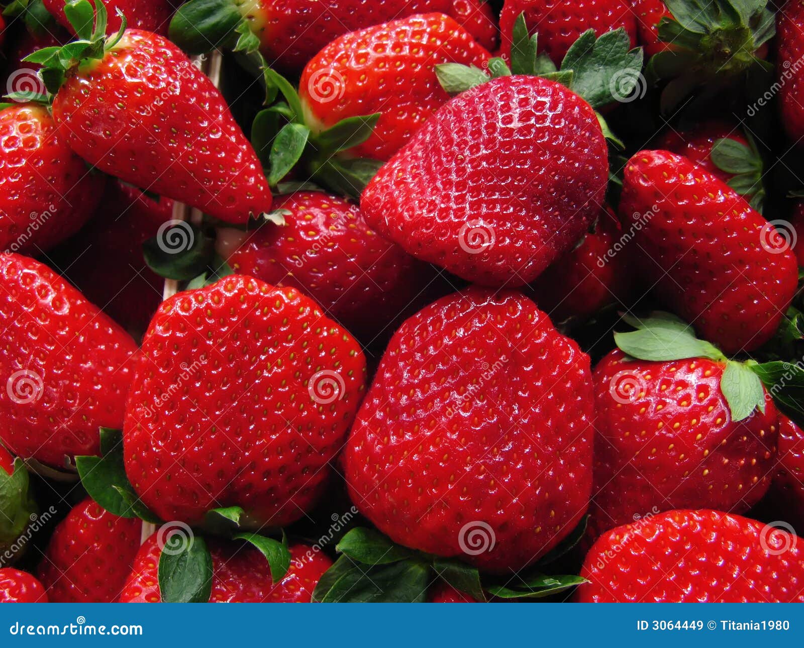 Red strawberries bunch stock image. Image of stall, juicy - 3064449
