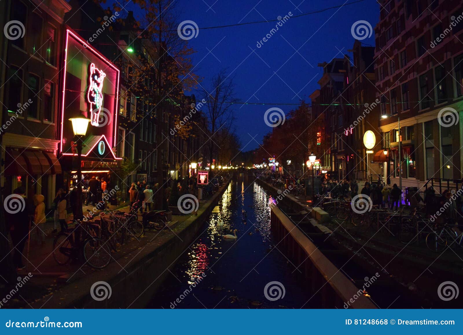 `Red Street Calling` editorial stock photo. Image of amesterdam - 81248668