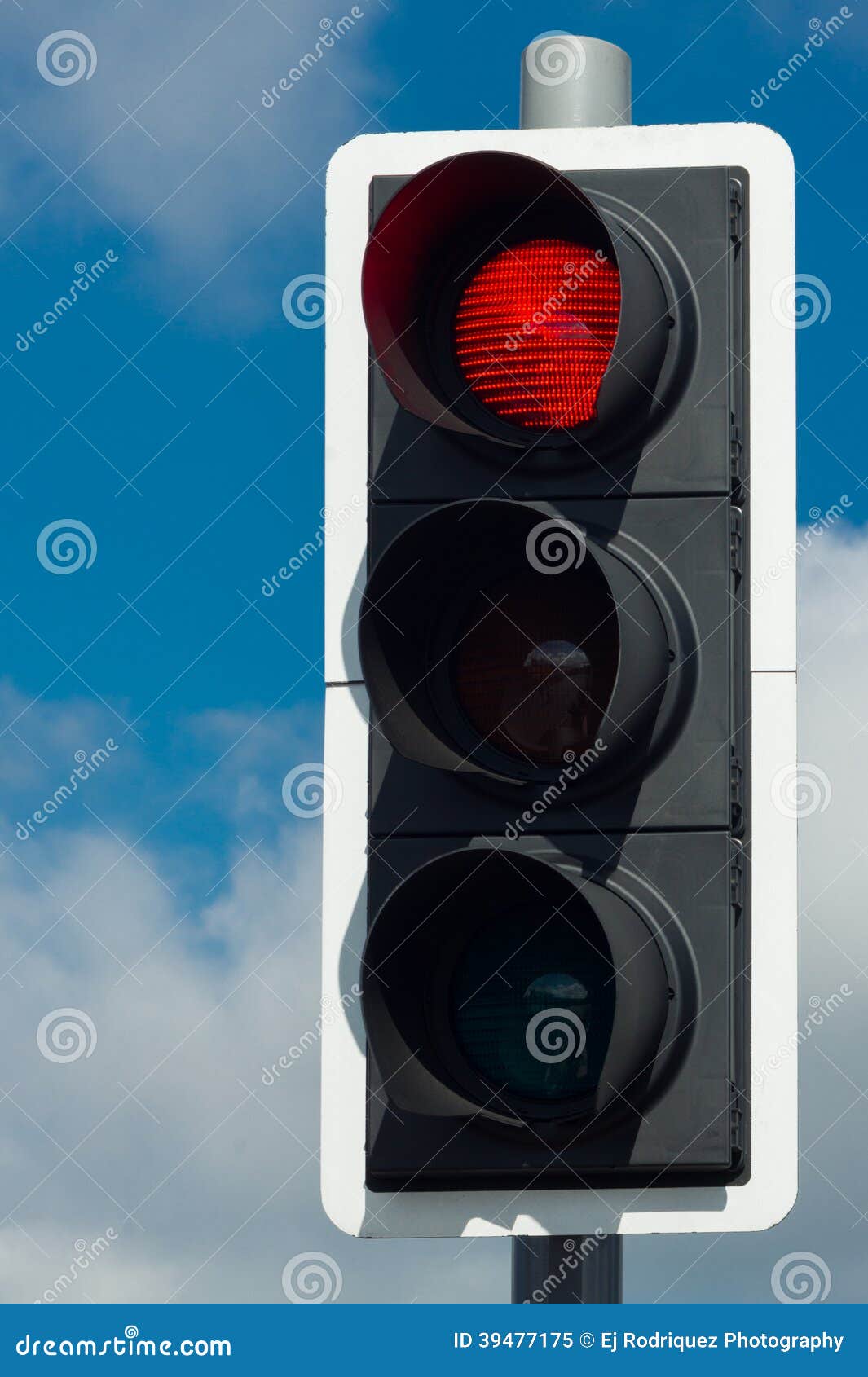Red street light. stock image. Image of brilliant, junction - 39477175