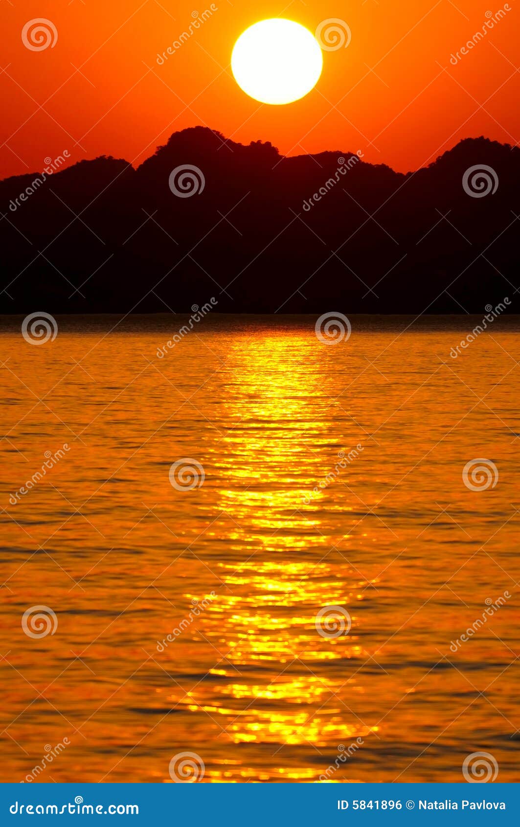 The red sunset stock photo. Image of beauty, flare, landscape - 5841896