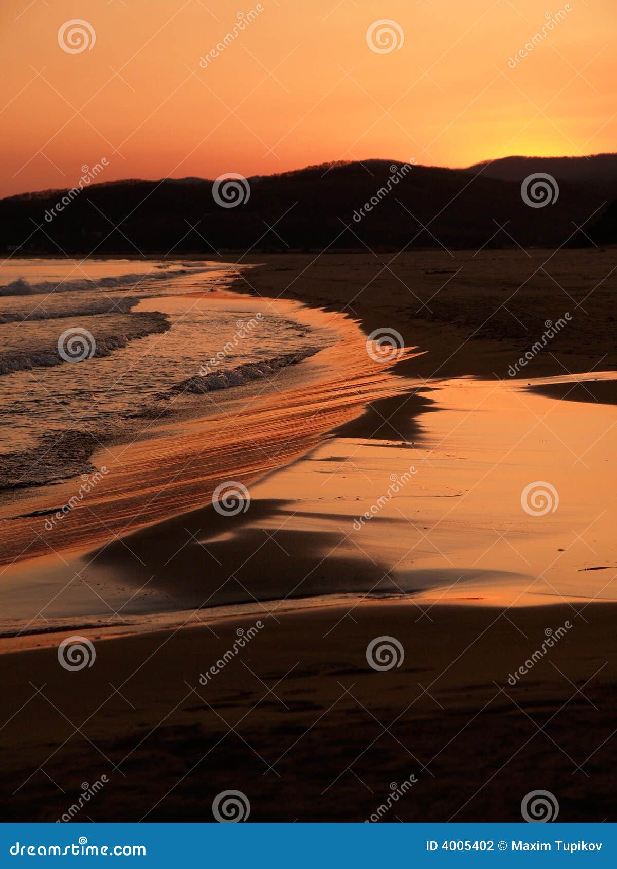 Red sunset at hawaii beach stock photo. Image of horizon - 4005402