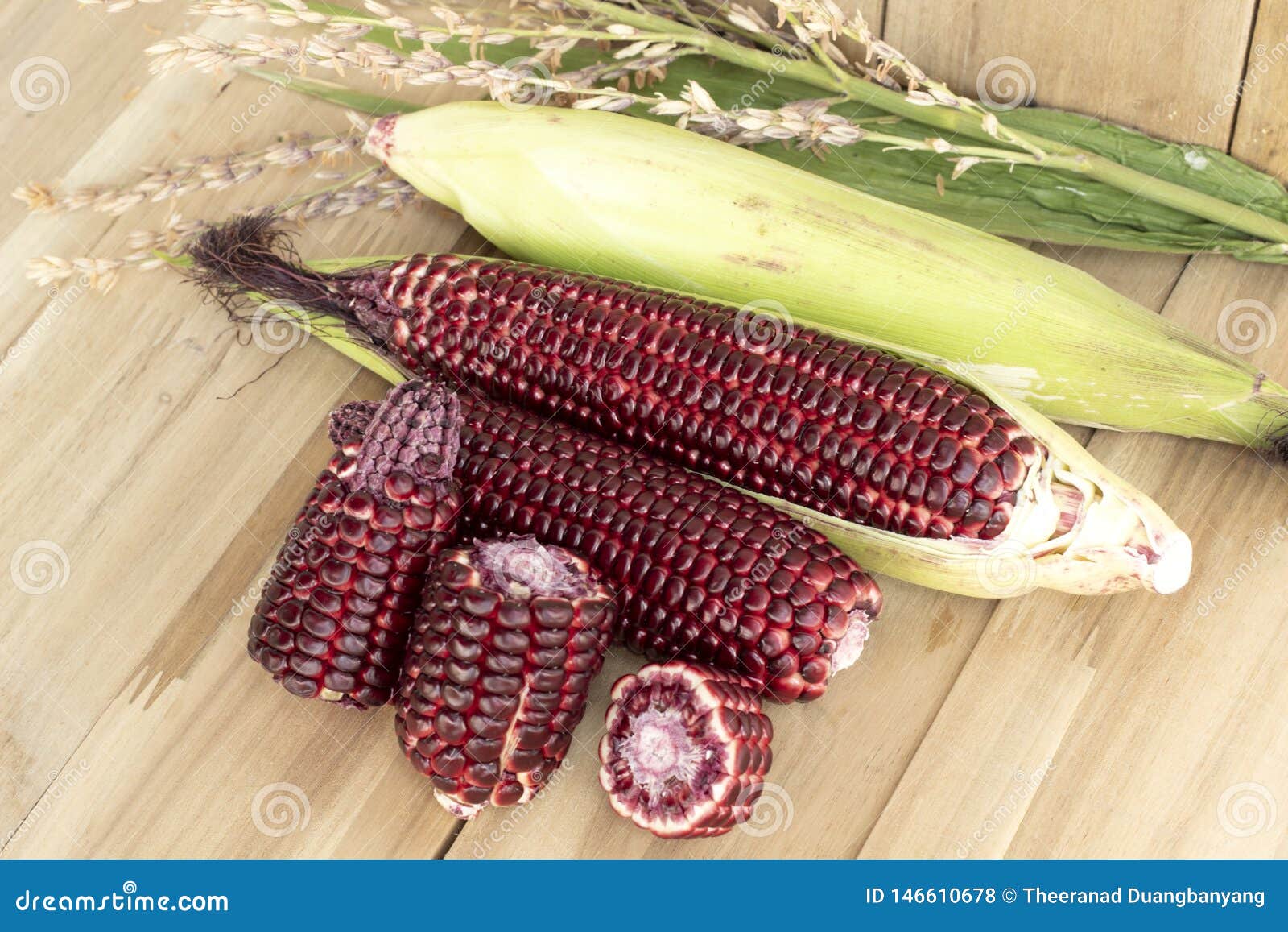 Red Sweet Corn on Wood Background, Siam Ruby Queen Corn Stock Photo ...