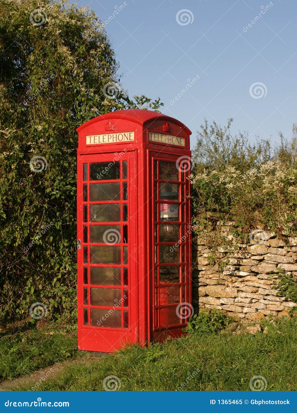Red Telephone Box stock image. Image of country, telephone - 1365465