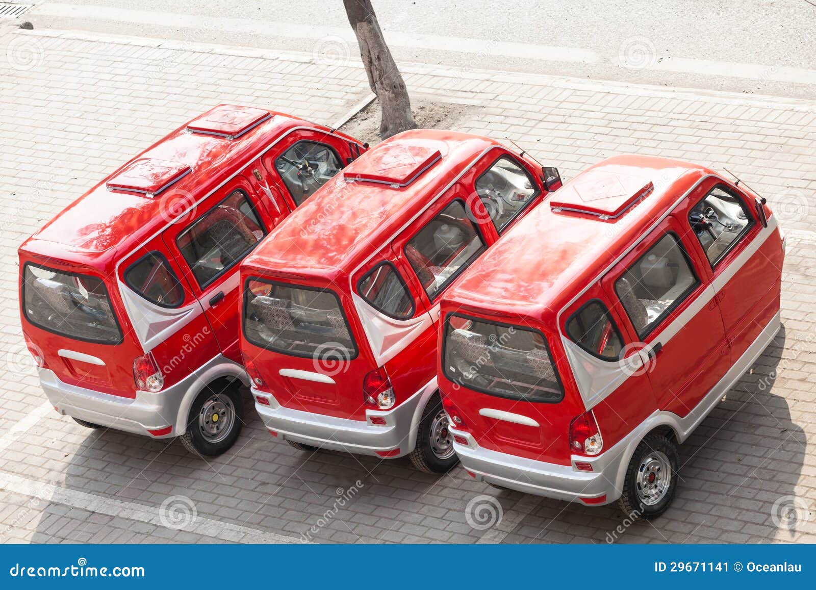 Red Three-wheeled Motorcycle Stock Image - Image of batch, speed: 29671141