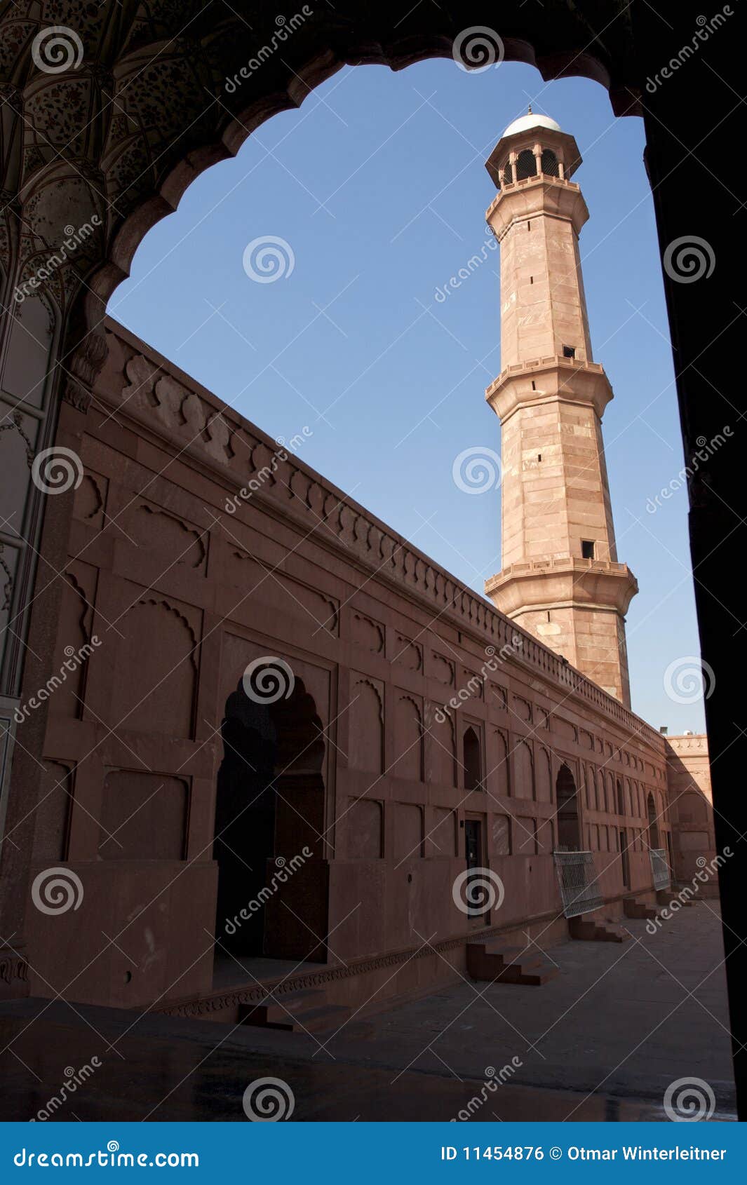 Red tower of Lahore mosque stock photo. Image of heritage - 11454876