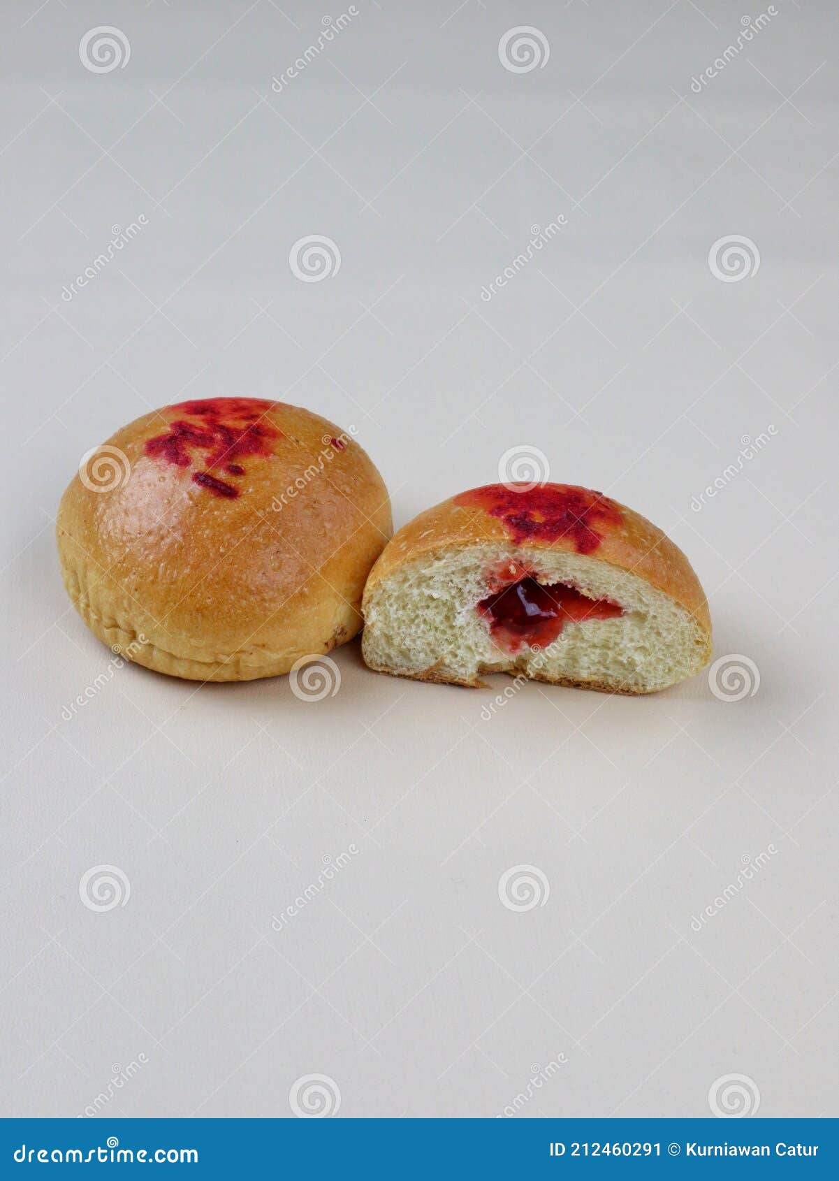 Red Velvet Bread / Red Velvet Bun Stock Image - Image of icing, produce ...