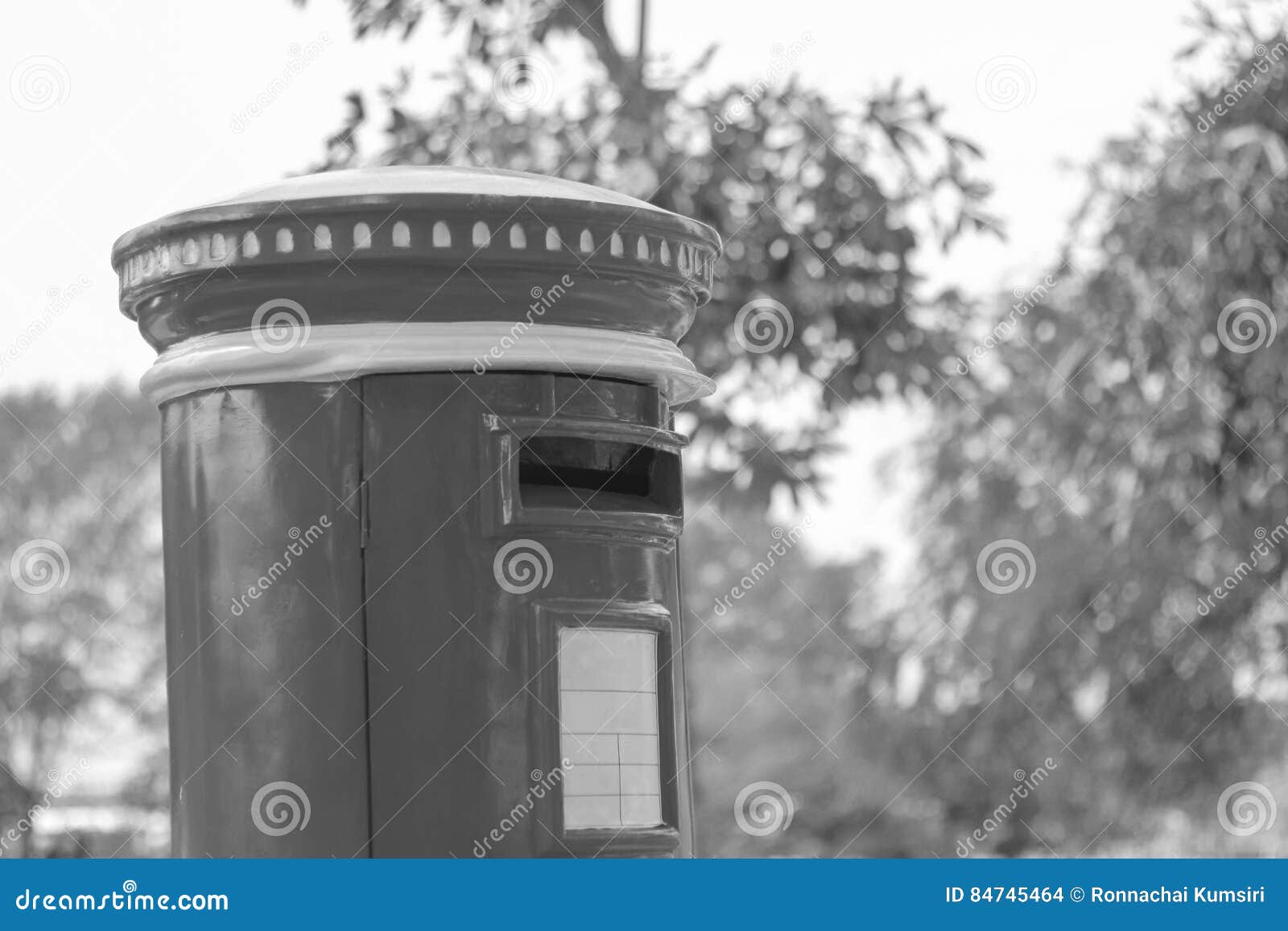Red vintage post box editorial stock image. Image of message - 84745464