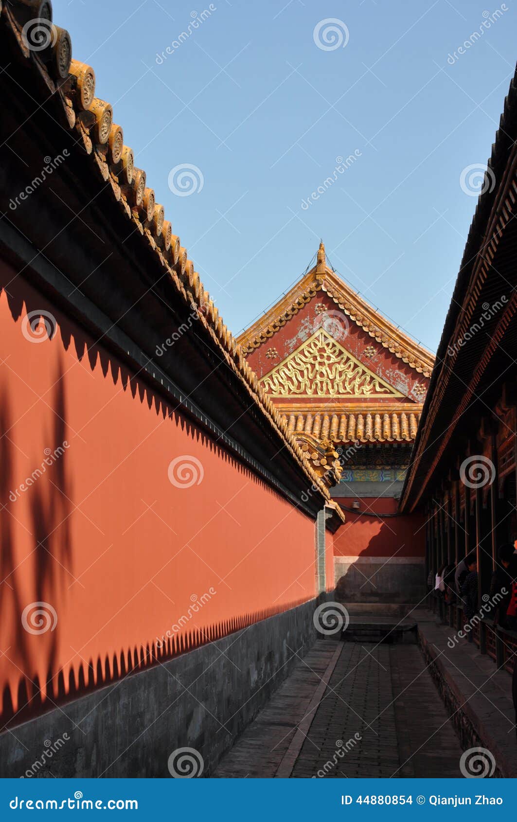 A Red Wall in the Summer Palace Editorial Stock Image - Image of ...