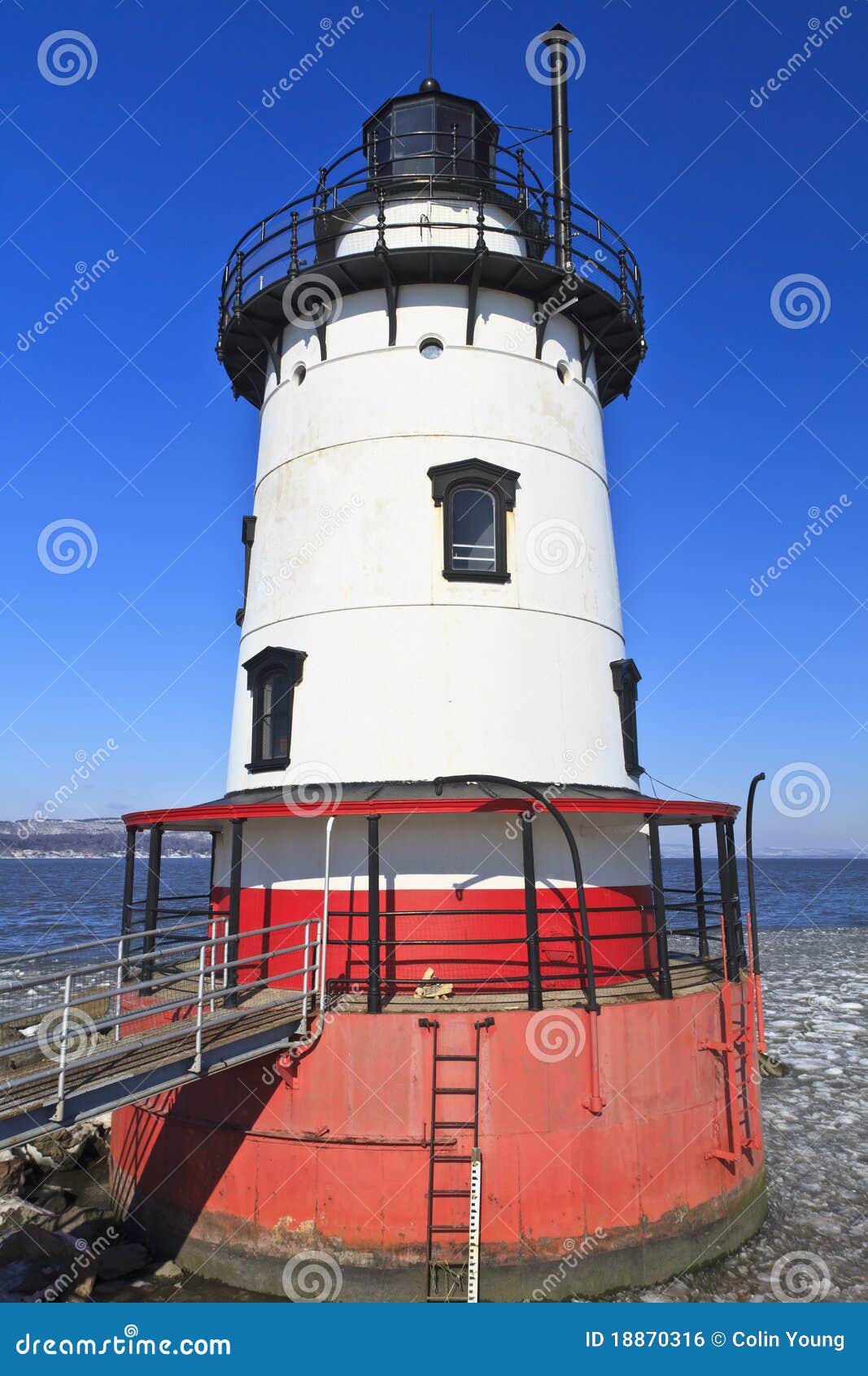 Red White & Blue Lighthouse Stock Photo - Image of beacon, historic ...