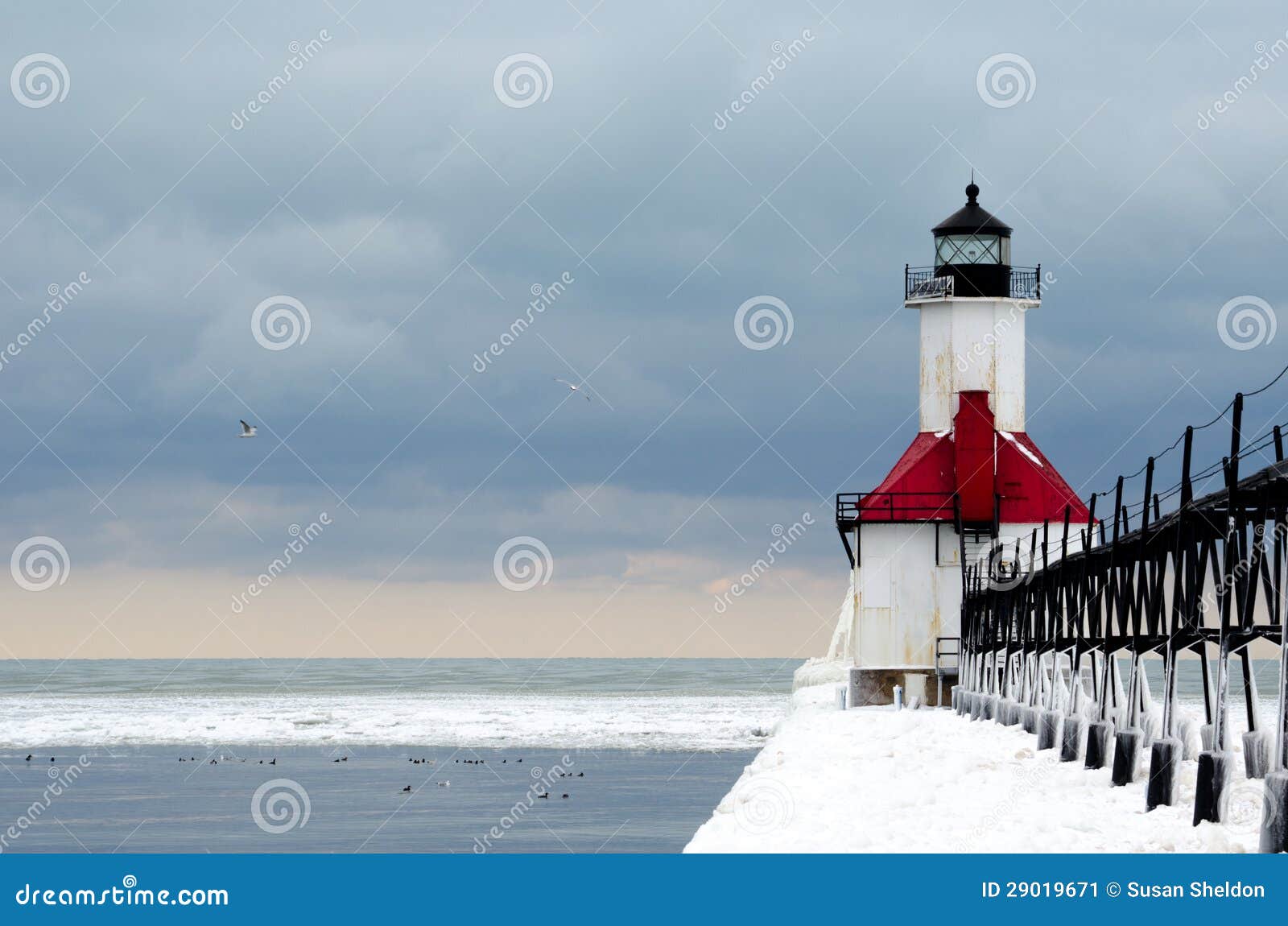 Red White and Blue Lighthouse Stock Image - Image of serene, calm: 29019671
