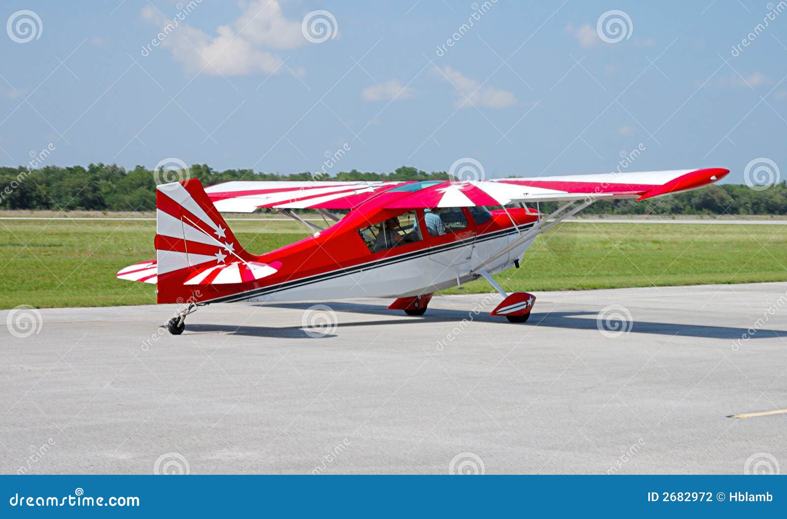 Red and White Plane Taxying Stock Photo - Image of fixed, taxying: 2682972